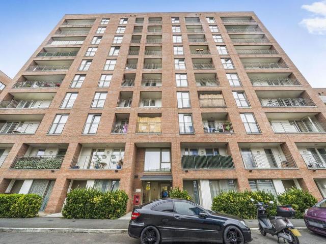 Katie Court, Canning Town, London, E16 2 bed flat to rent £3,000 pcm £692 pw