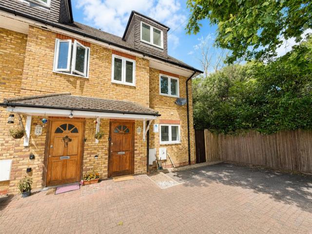 Kavan Gardens, Cranford, TW5