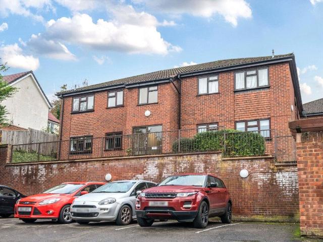 Kaybridge Close, High Wycombe, Buckinghamshire HP13, 2 bed flat to rent, £1,350 pcm | PrimeLocation