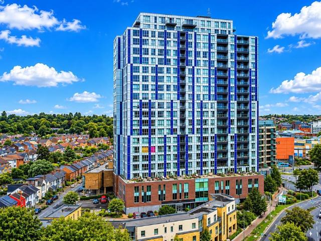 Kd Tower, Hemel Hempstead HP1, 2 bed flat to rent, £1,500 pcm | PrimeLocation