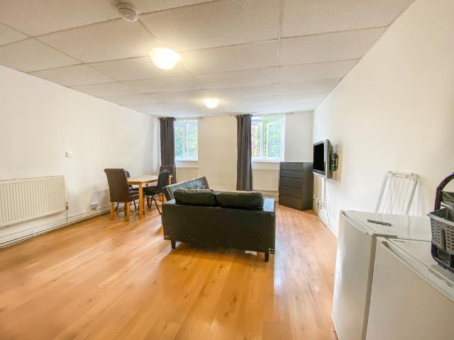 Kember Street, Islington, London, N1 2 bed flat to rent £2,167 pcm £500 pw