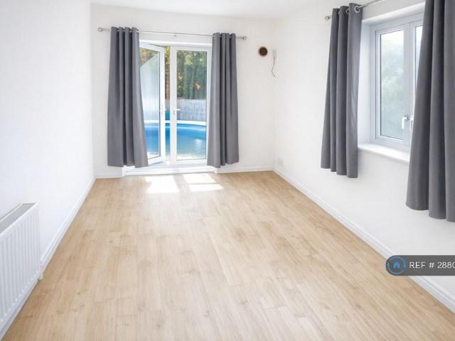Kempe House, London, SE1 3 bed flat to rent £2,600 pcm £600 pw