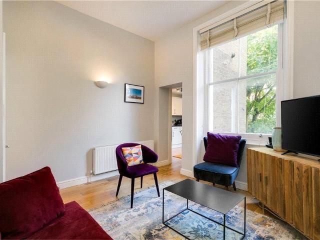 Kempsford Gardens, Earls Court. 2 bed apartment to rent £3,200 pcm £738 pw