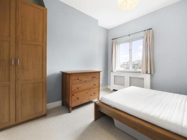 Kempsford Gardens, Earls Court SW5, 3 bed flat to rent, £3,250 pcm | PrimeLocation