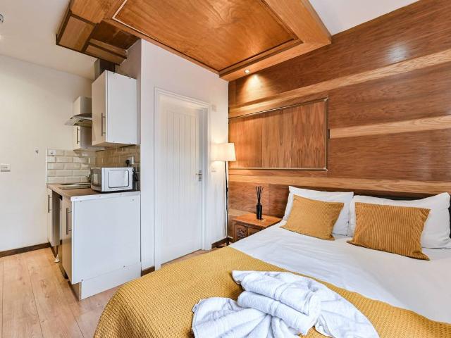 Kempsford Gardens, London, Earls Court, London SW5, Studio to rent, £3,684 pcm | PrimeLocation