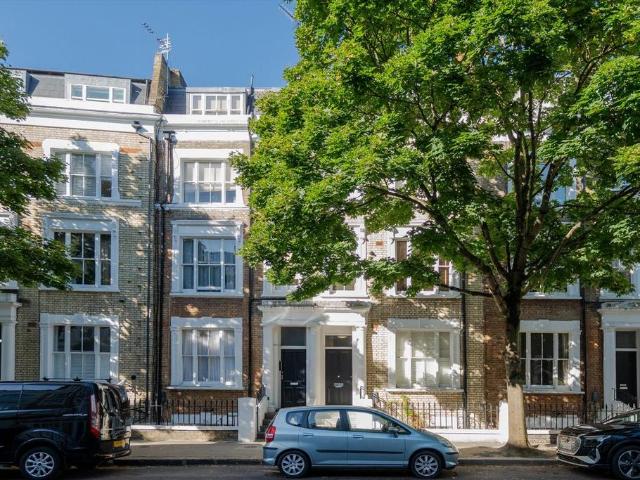 Kempsford Gardens, London SW5 1 bed flat to rent £2,500 pcm £577 pw