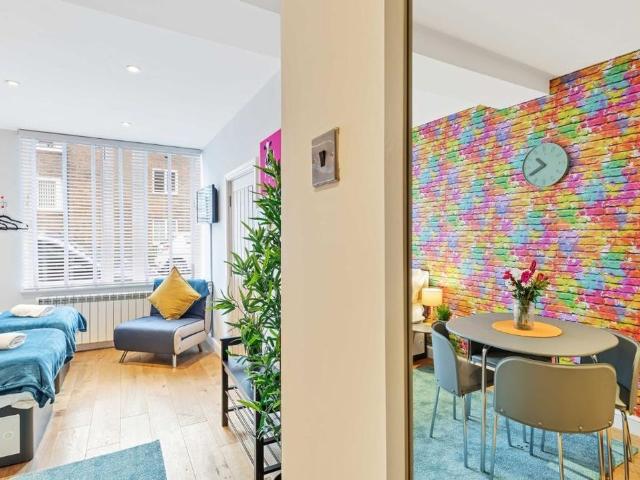 Kemptown BN2, 1 bed flat to rent, £2,027 pcm | PrimeLocation