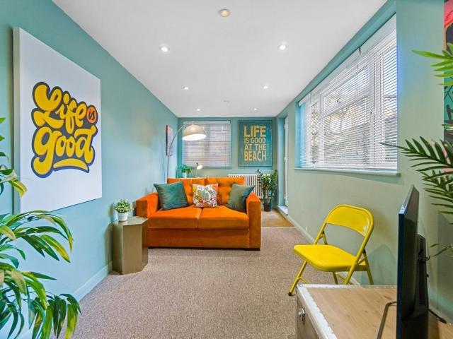 Kemptown BN2, 1 bed flat to rent, £2,251 pcm | PrimeLocation