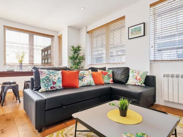 Kemptown BN2, 2 bed flat to rent, £2,412 pcm | PrimeLocation