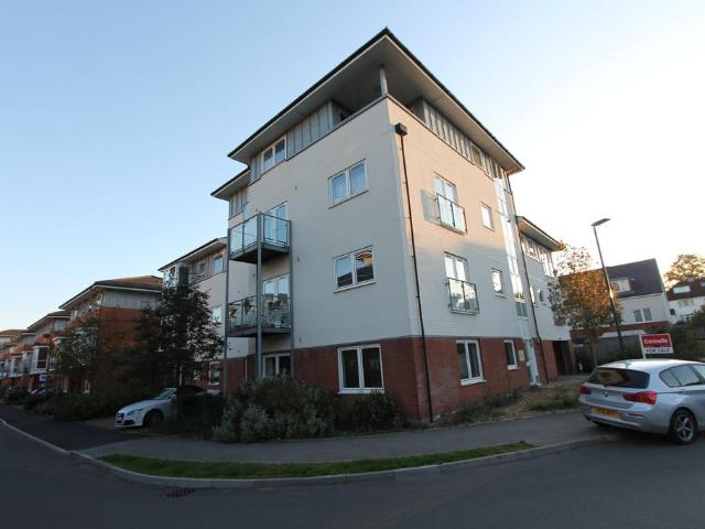 Kempton Drive, Warwick, CV34 2 bed flat to rent £1,150 pcm £265 pw