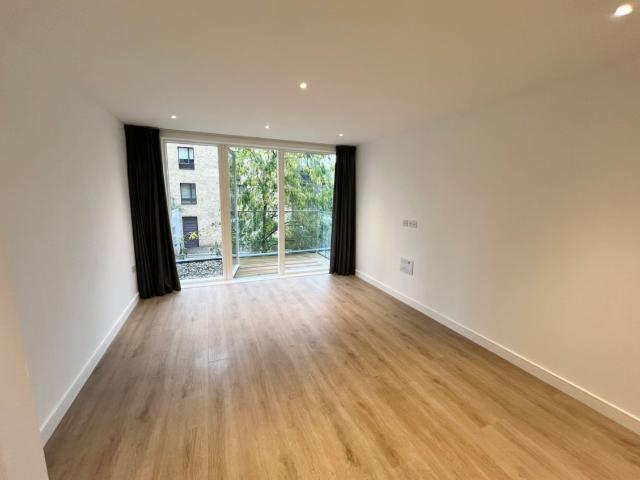 Kempton House, Heritage Place, Brentford TW8, 1 bed flat to rent, £1,950 pcm | PrimeLocation