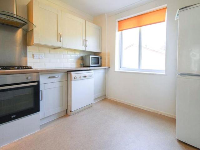 Kempton Walk, Croydon, CR0 3 bed terraced house to rent £2,400 pcm £554 pw