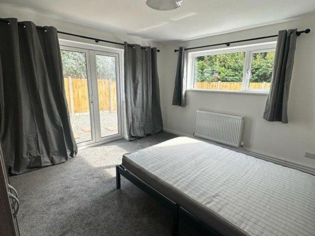 KEMSING GARDENS 3 bed house share to rent £1,410 pcm £325 pw