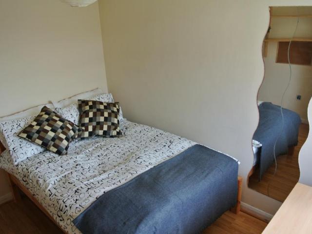 Kemsing Gardens, Canterbury 6 bed house to rent £3,450 pcm £796 pw