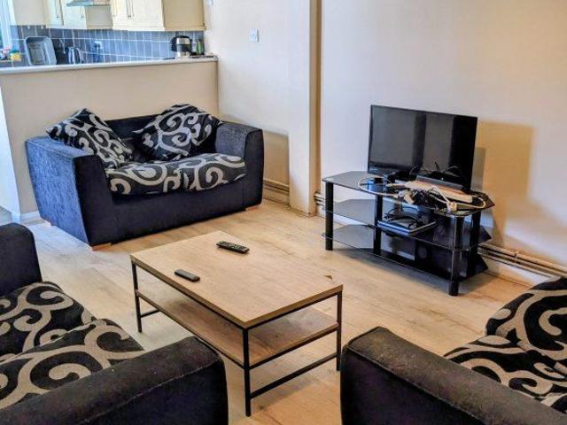 Kemsing Gardens, Canterbury, Kent CT2, Room to rent, £412 pppm | PrimeLocation