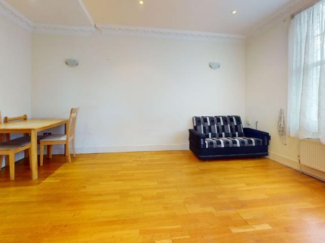 Kemsing Road, London SE10, 2 bed flat to rent, £2,100 pcm | PrimeLocation