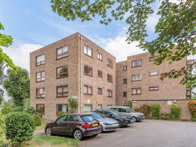 Kent Avenue, London W13 Studio to rent £1,551 pcm £358 pw