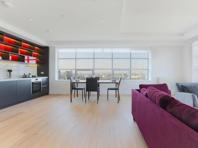 Kent Building, London City Island. 2 bed apartment to rent £3,098 pcm £715 pw