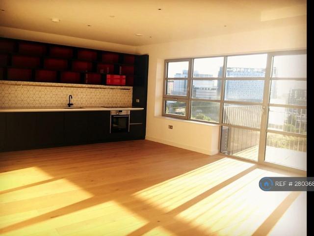Kent Building, London, E14 2 bed flat to rent £2,700 pcm £623 pw