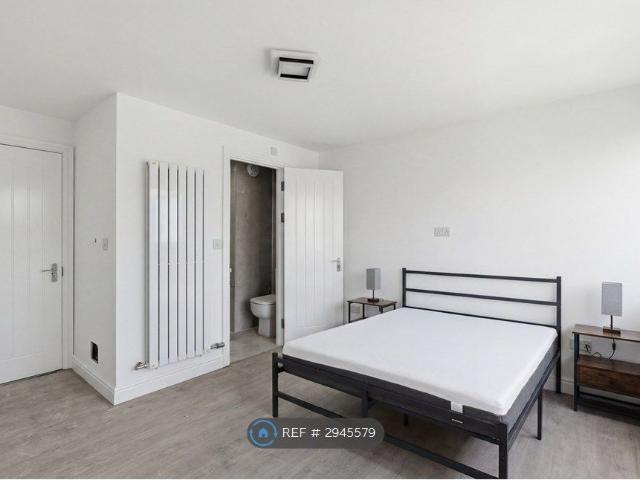 Kent Close, Mitcham CR4, Room to rent, £900 pcm | PrimeLocation