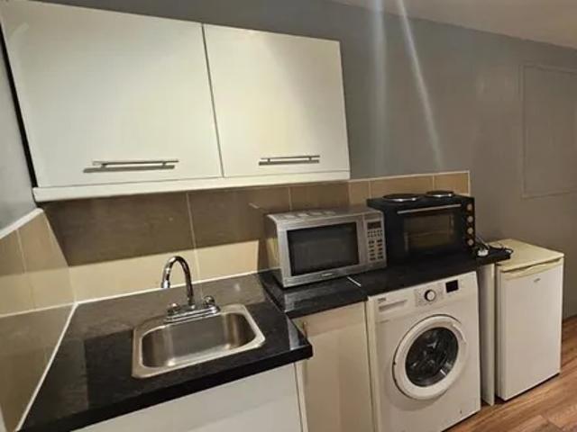 Kent Close, London, CR4 1XP, United Kingdom | Studio apartment for rent #136169054 | Rentberry