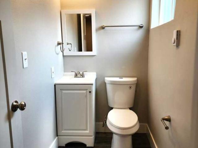 Kent Fifth Avenue Townhomes 3 Bedroom Apartment for Rent at 702 5th Ave S, Kent, WA 98032 South Kent