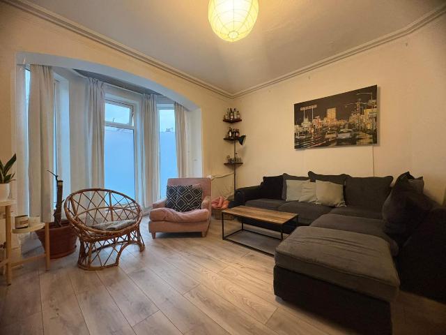 Kent Gardens, West Ealing W13, 2 bed maisonette to rent, £1,950 pcm | PrimeLocation