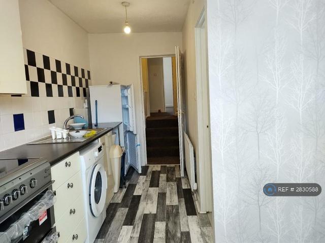 Kent St, Cardiff, CF11 2 bed flat to rent £1,075 pcm £248 pw