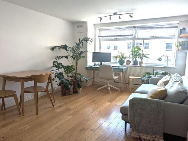 Kentish Town Road, Camden, Kentish Town, London NW5, 1 bed flat to rent, £1,600 pcm | PrimeLocation
