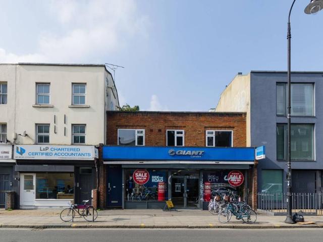 Kentish Town Road, London 3 bed flat to rent £3,600 pcm £831 pw