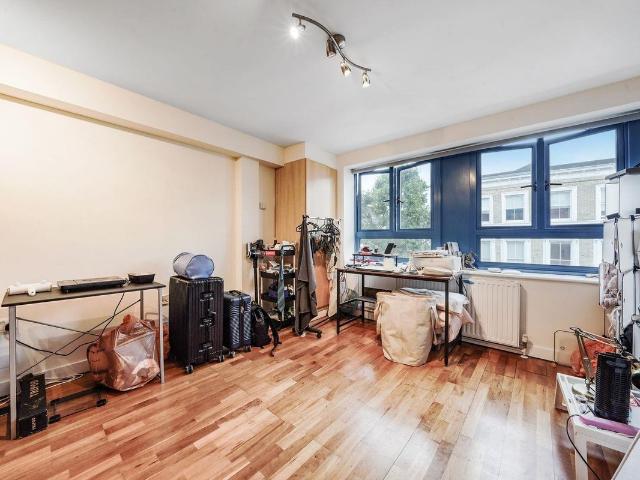 Kentish Town Road, London NW5, 1 bed flat to rent, £1,750 pcm | PrimeLocation