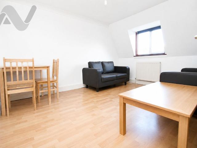 Kentish Town Road, London NW1, 2 bed flat to rent, £2,350 pcm | PrimeLocation