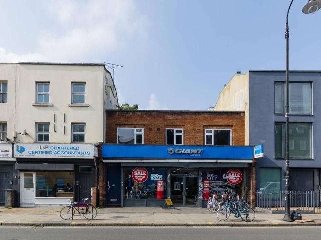 Kentish Town Road, London NW1, 3 bed flat to rent, £3,600 pcm | PrimeLocation