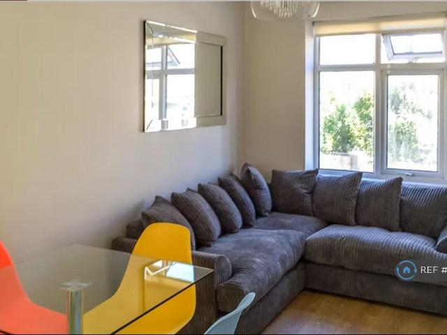 Kentish Town Road, London, NW1 4 bed maisonette to rent £4,200 pcm £969 pw
