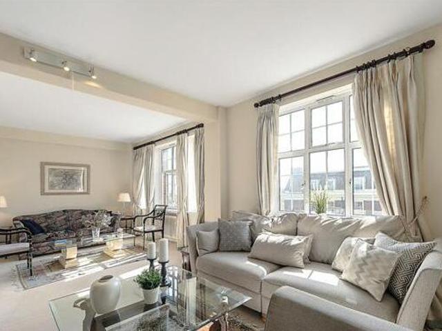 Kenton Court, Kensington High Street, 2 Bedroom Flat