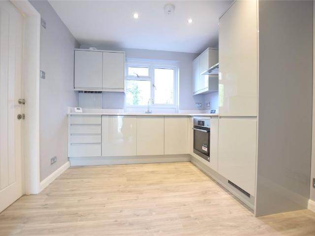 Kenton Close, Bracknell, Berkshire RG12, 1 bed flat to rent, £1,000 pcm | PrimeLocation