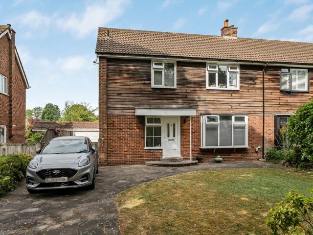 Kenton Avenue, Sunbury On Thames TW16 3 bed house to rent £2,795 pcm £645 pw