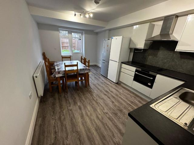 Kenton, Harrow HA3, 3 bed flat to rent, £2,250 pcm | PrimeLocation