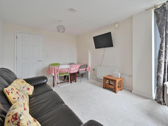 Kenton Lane, Harrow, HA3 2 bed flat to rent £3,000 pcm £692 pw