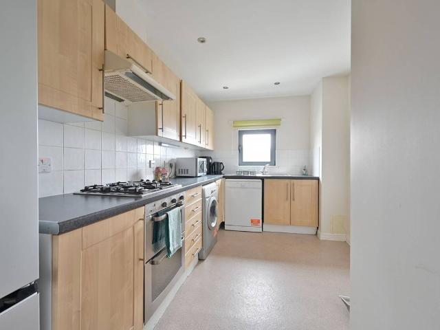 Kenton Lane, Harrow HA3, 2 bed flat to rent, £3,000 pcm | PrimeLocation