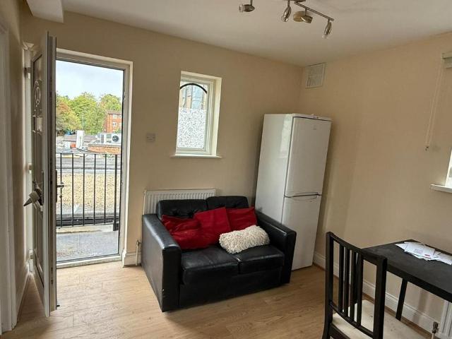 Kenton Road, Harrow 1 bed apartment to rent £1,450 pcm £335 pw