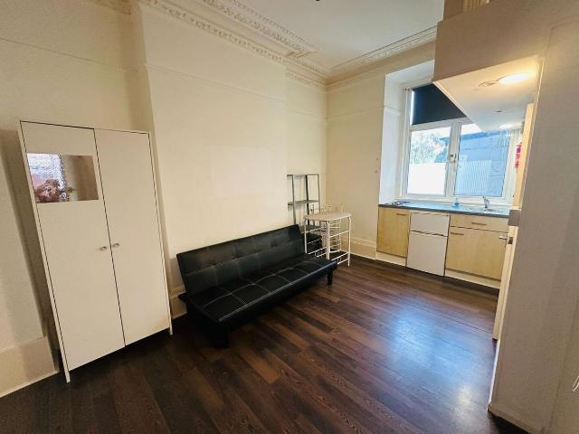 Kenton Road, Harrow HA1, Studio to rent, £1,000 pcm | PrimeLocation