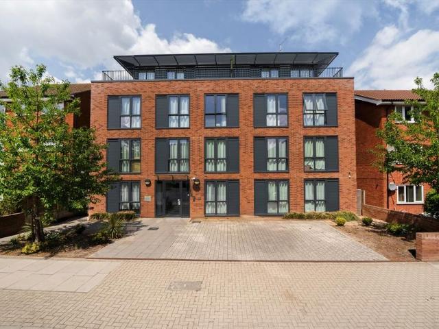 Kenton Road, Harrow HA3 Studio to rent £1,450 pcm £335 pw
