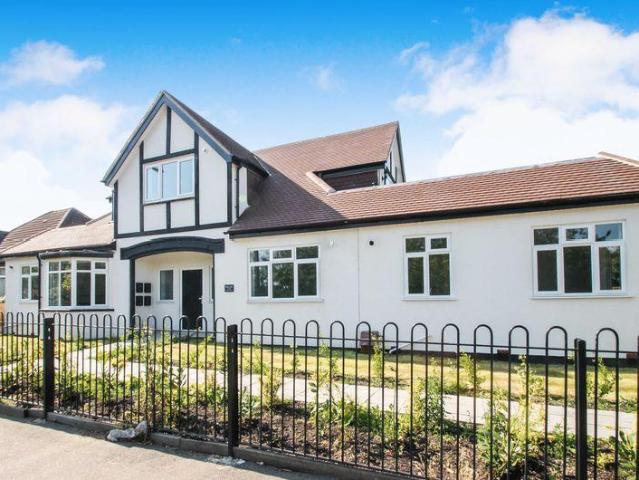 Kenton Road, Harrow, Middlesex 2 bed flat to rent £1,850 pcm £427 pw