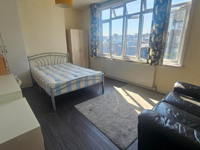 Kenton Road, Kenton HA3, Room to rent, £800 pcm | PrimeLocation