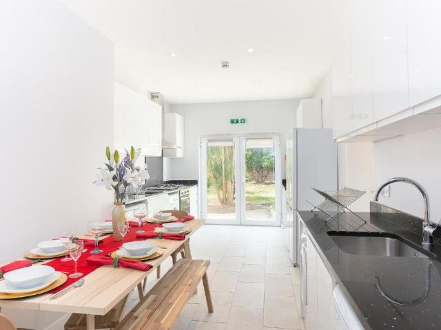 Kenton Road ROOM 3