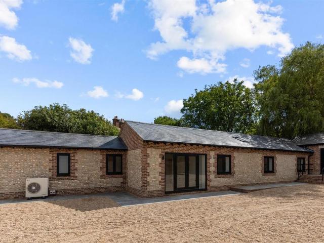 Kents Yard, Climping 3 bed barn conversion to rent £2,295 pcm £530 pw