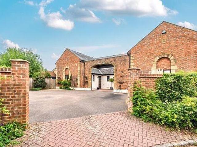 Kenward Court, Hadlow, 3 Bedroom Semi detached