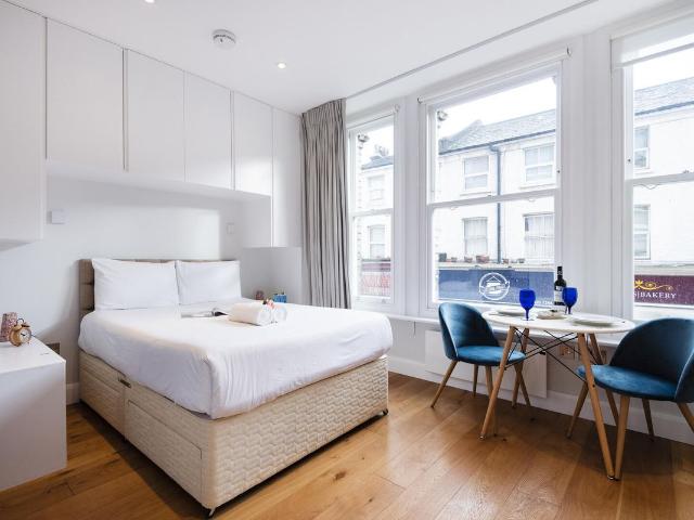Kenway Road, London SW5, Studio to rent, £1,650 pcm | PrimeLocation