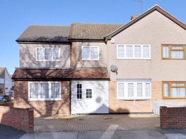 Kenway, Rainham, 4 Bedroom Semi detached